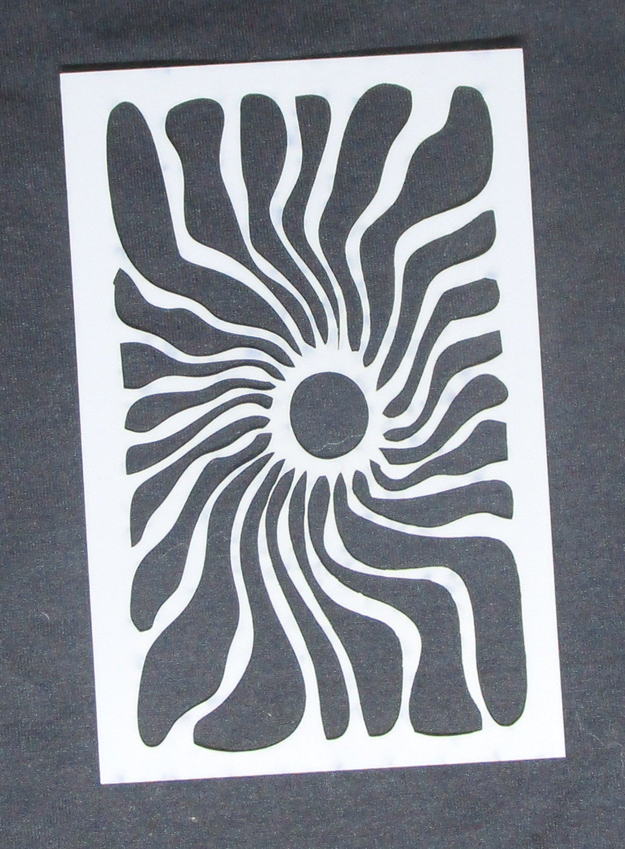 Stencil 6 x 4 Squiggle Sun Small Center